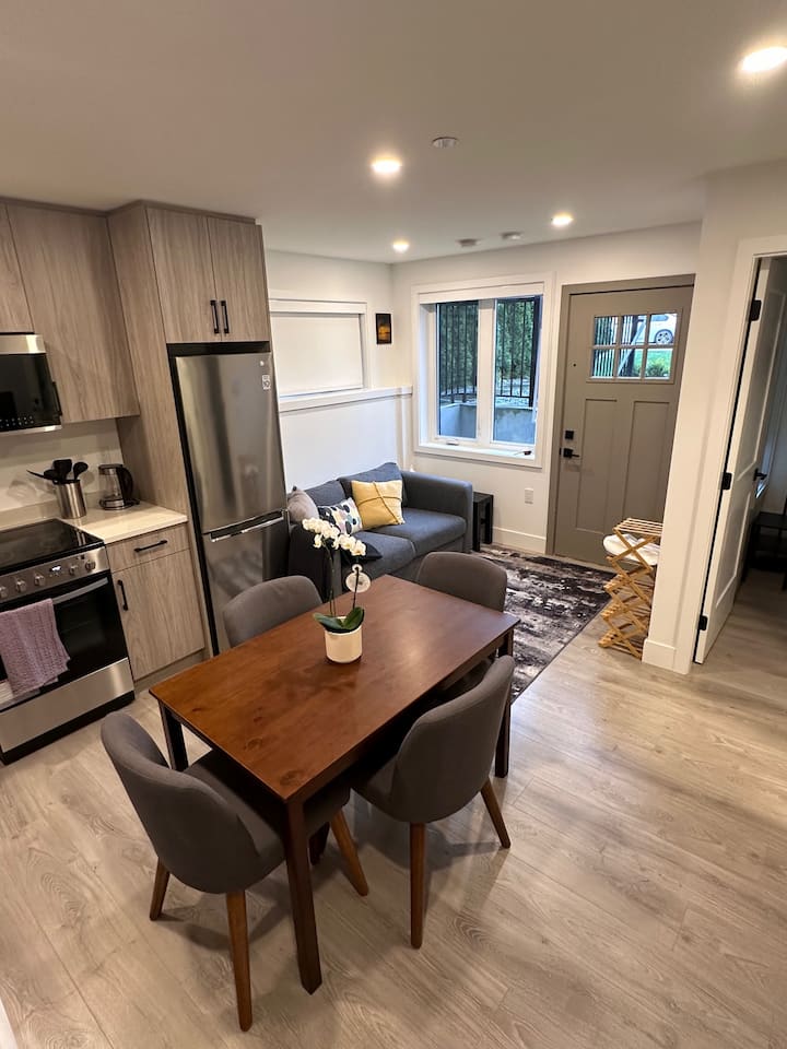 Newly Built Cozy Central 2-br Hidden Gem - Vancouver