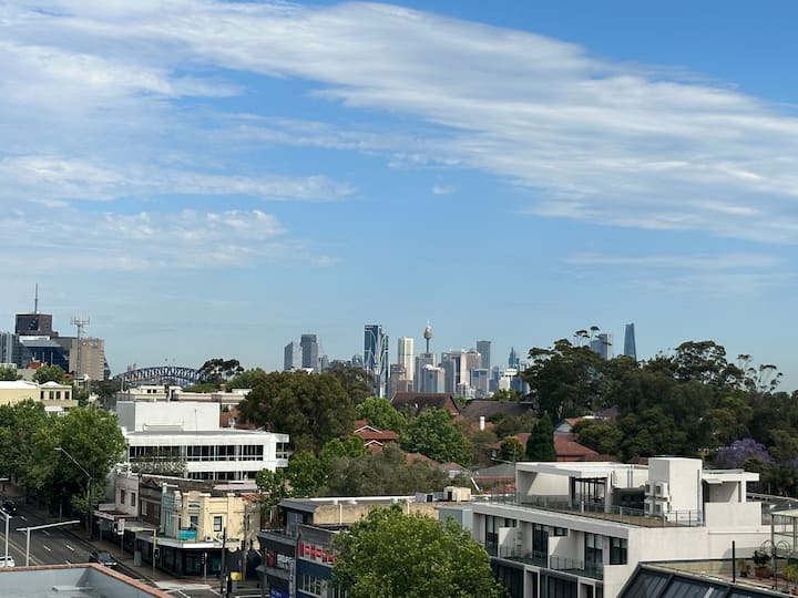 Convenient, Spacious Home Next To Crows Nest Metro - Crows Nest