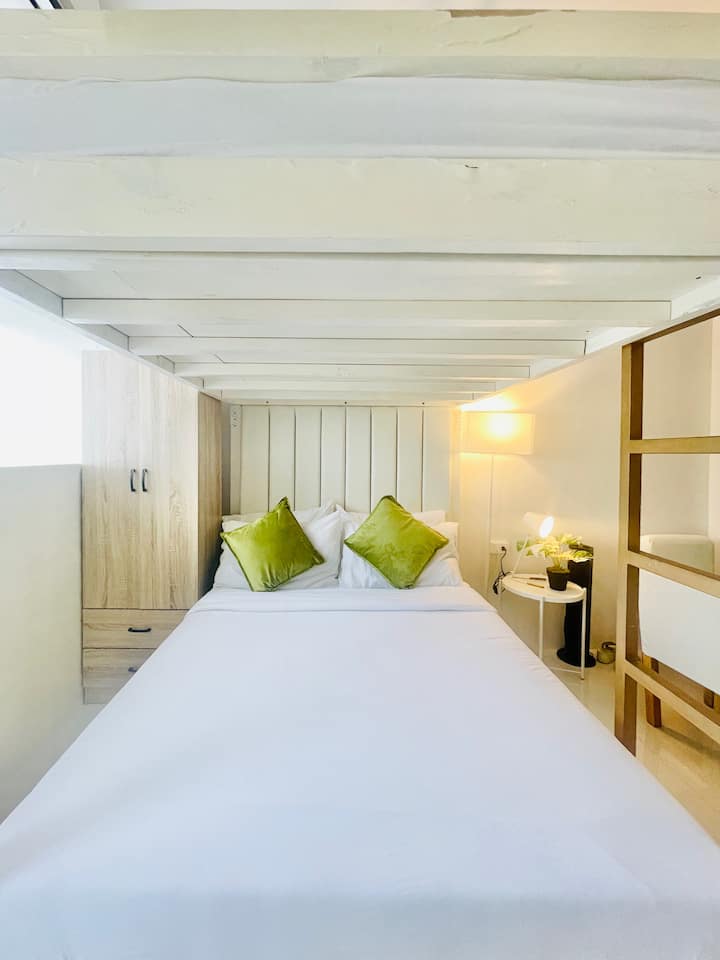 * * Wv 17 Sleek & Trendy Studio W/ Bunk Bed - Iloilo City