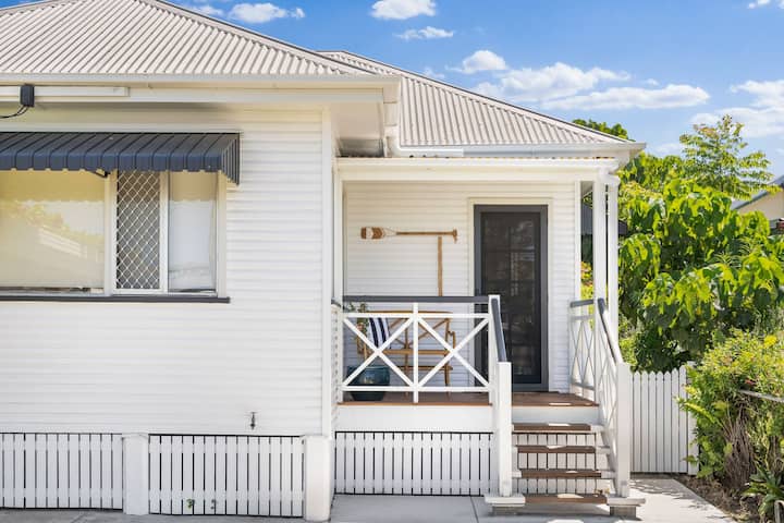Cosy Cottage - Scarborough Beach - Redcliffe