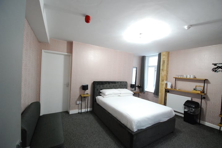 Vinnie's Hotel - Room 3 - Blackpool