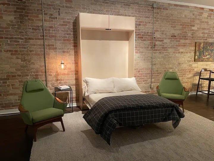 Loft Living For Holiday Shopping And Dinning - Michigan City, IN