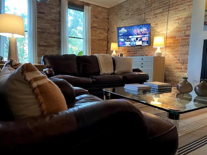 Loft Living In Heart Of City, 1 Mile To Beach! - Michigan City, IN