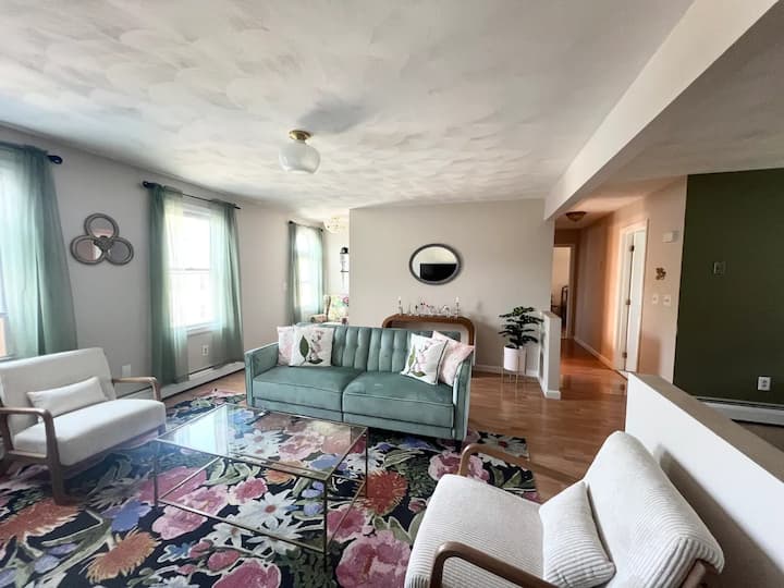 The Secret Garden - Pet Friendly - Bristol, RI