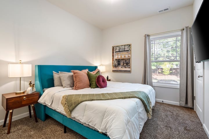 Cozy Room King Bed W/shared Bathroom Dt Raleigh - Raleigh, NC