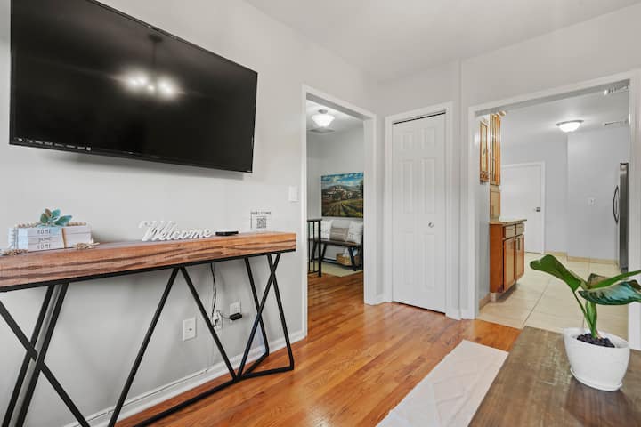 Spacious 4br Near Ewr W/parking - Newark, NJ