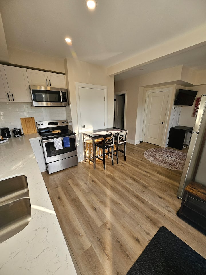 Bright Stipley Apartment With Balcony & Parking - Hamilton