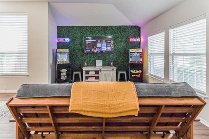 Upscale Home W/ Pool, Arcade & More! - Frisco, TX