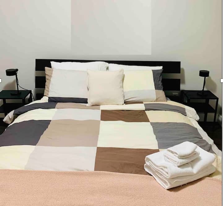 2 Bedroom Suite In A Lovely Home - Surrey