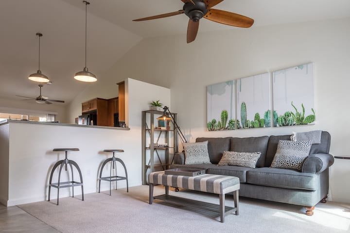 Wheelchair-accessible | Pet Friendly/huge Yard. - Phoenix, AZ