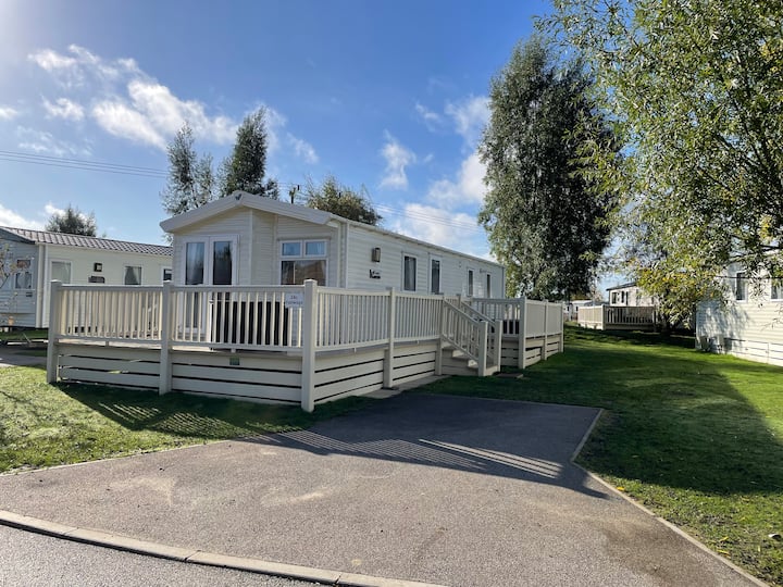 The Fairways Hot Tub Retreat At Tattershall Lakes - Woodhall Spa