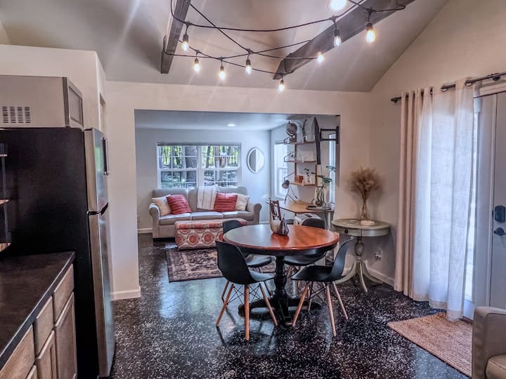 Parkside Studio Apartment - Sheboygan, WI