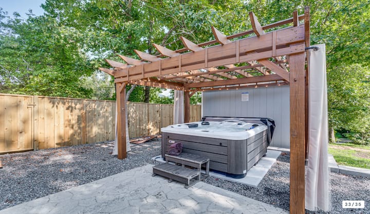 Between Asheville/black Mnt./ Hot Tub/pet Friendly - Black Mountain, NC