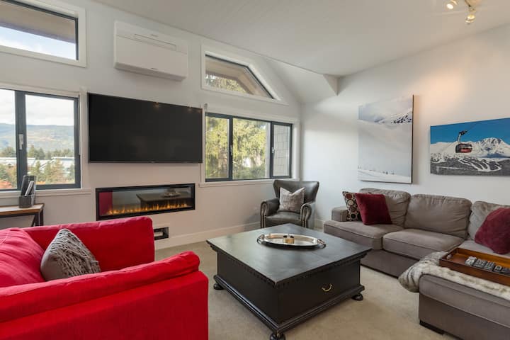 Black Tusk | Top Floor + Best Location + Mtn Views - Whistler Blackcomb