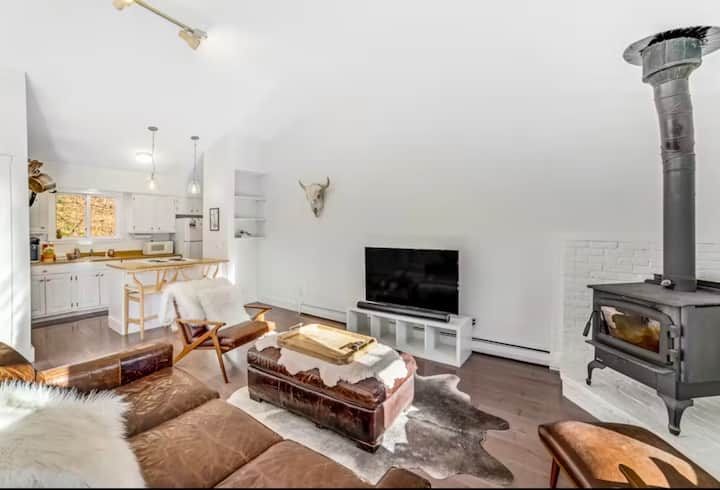 Onq: Quechee Condo On The River - Quechee, VT