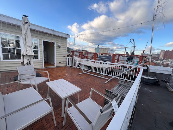Sunny Townhouse In Federal Hill - Baltimore, MD