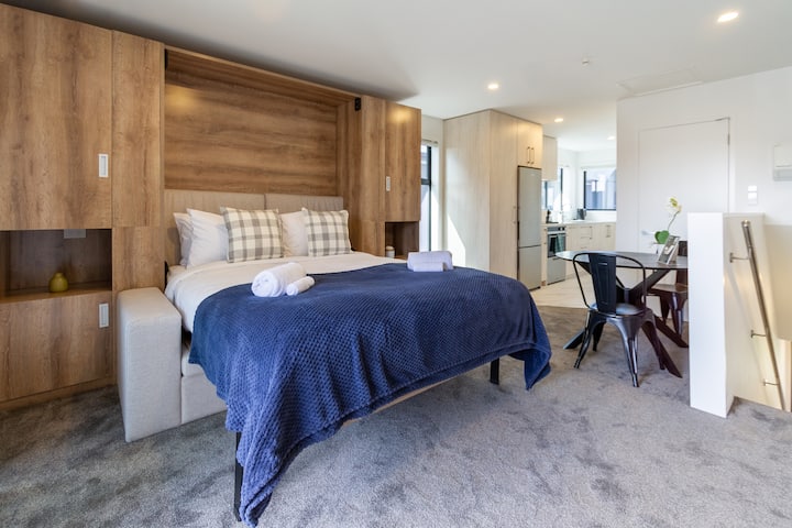 Studio Near Hospital With Balcony - Christchurch