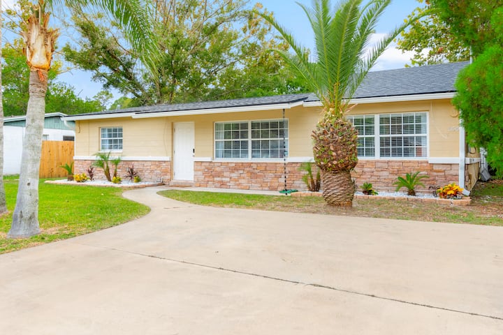 Jason And Britt's Beach Bungalow - Jacksonville, FL