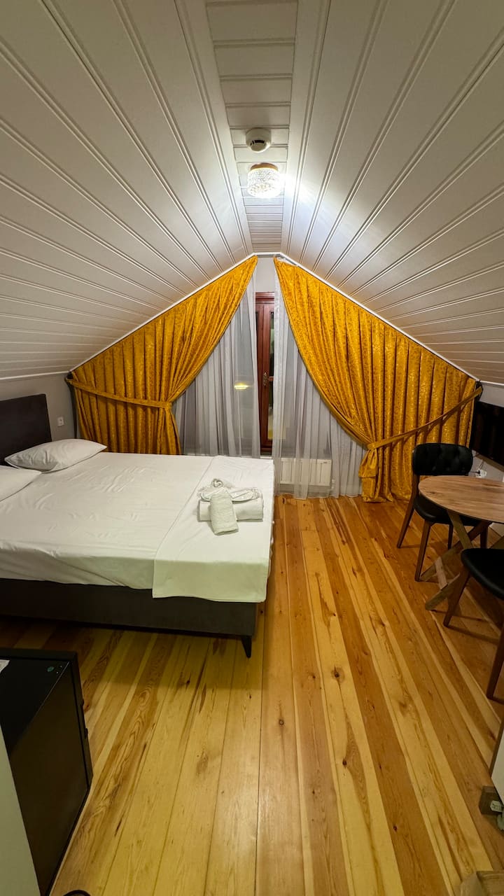 İStanbul’da Kadıköy  Merkezi Ahşap  Tüm Daire - Estambul