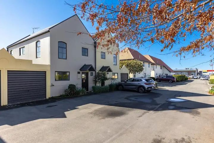 Urban
Retreat In The Cbd - Blenheim
