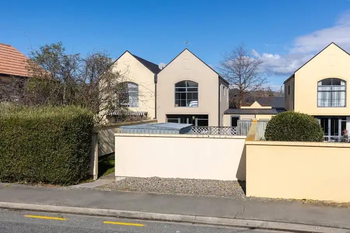 Urban
Retreat In The Cbd - Blenheim