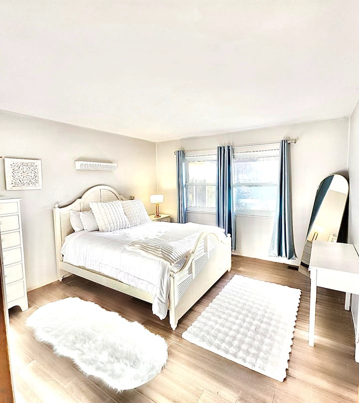 All-inclusive Spacious Central Home! - State College, PA