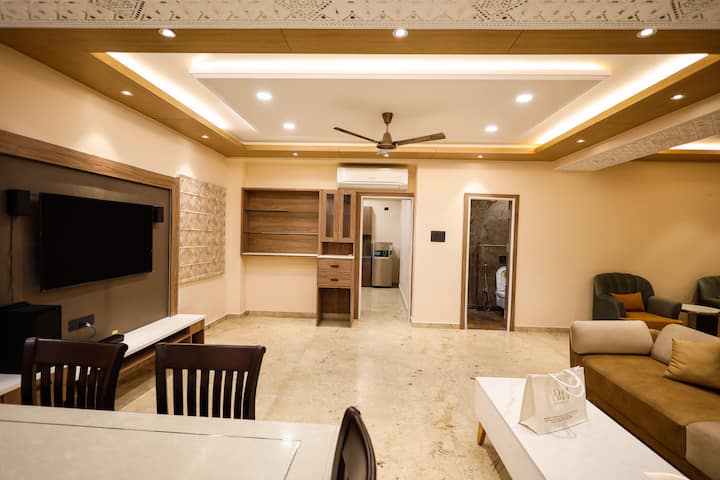 Myestay: Elite The Ultimate Luxury & Spacious Flat - Varanasi