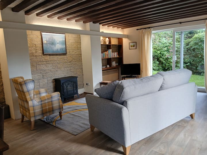 Pinewood Apartment - Castle Beach