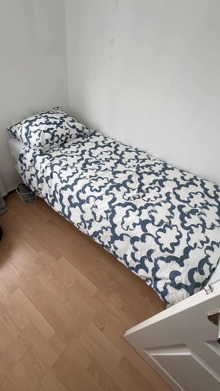 Little Room In Comfy Home - Arnhem