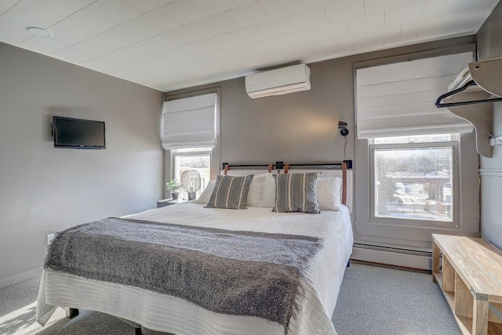 Auberge Des Cantons #3 King - Magog
