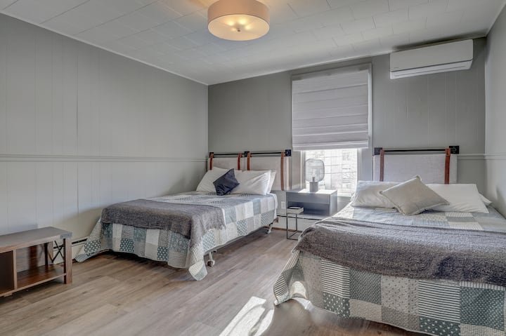 Auberge Des Cantons #4 Quadruple - Magog