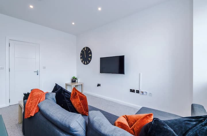 Bolton: Stunning 2-bedroom Apartment - Bolton