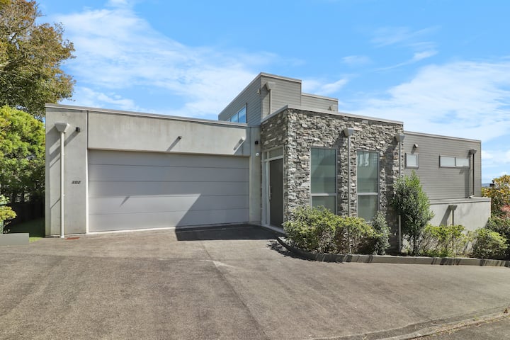 Orakei Oasis L Quality 3 Bed House Inc. Views - Auckland