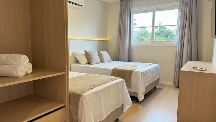 Suíte Confortável Em Pousada | Vaga | Wifi - Blumenau
