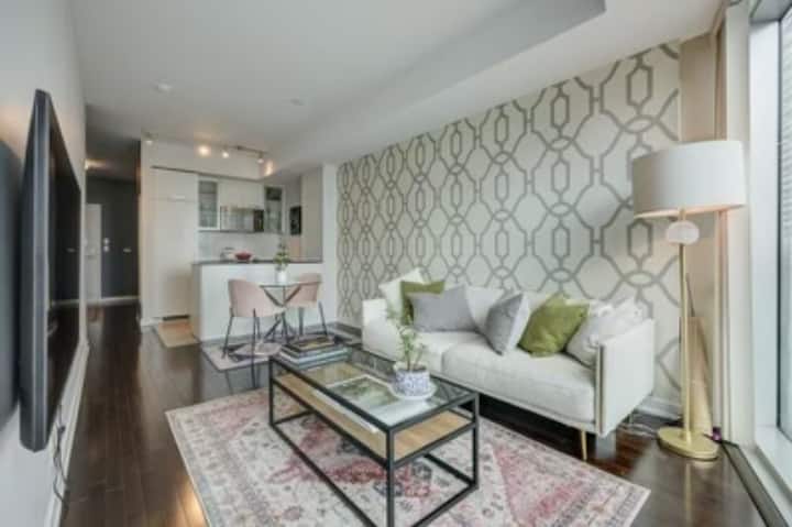 Urban Oasis: Cn Tower Luxe Escape Downtown Toronto - Toronto
