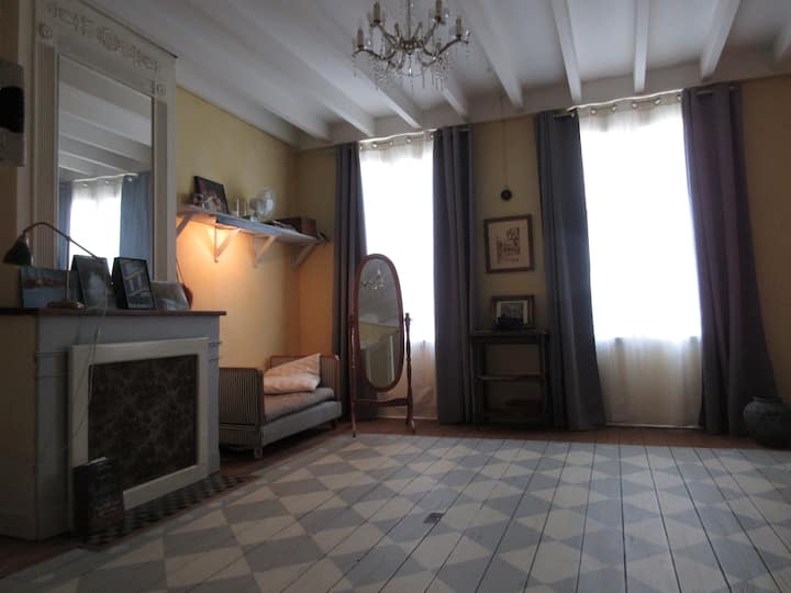 Grande Chambre  Wc Sdb Privés - Coutras