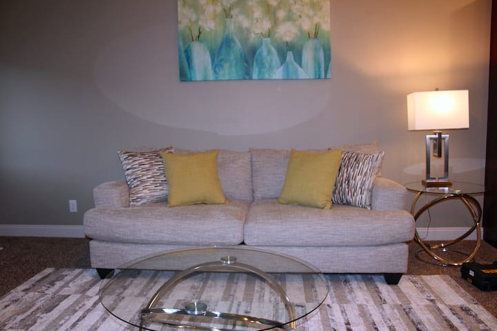 1-bed/1-bath Near Jordan Creek! - West Des Moines, IA