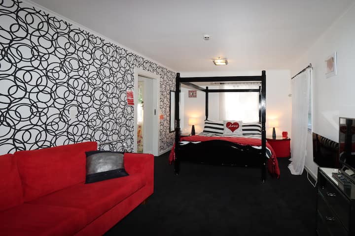 Bordella Suite With Onsite Day Spa - Masterton