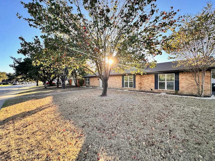 Charming Home With Cozy Gazebo - Bryan, TX