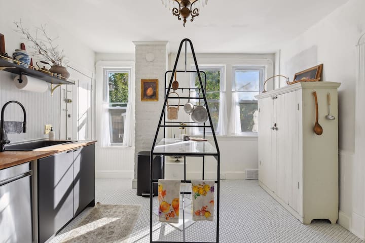 European Inspired / Heart Of Arts District - Minneapolis, MN