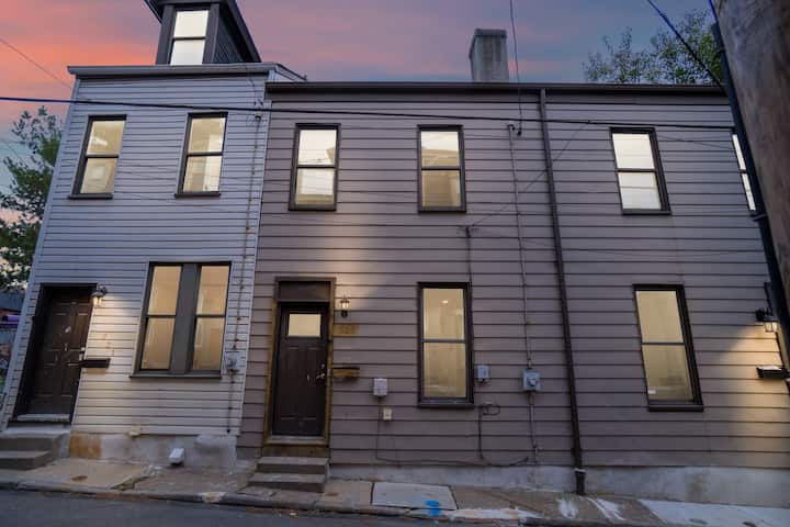Cozy Pittsburgh House: Fire Pit, Free Wifi! - Pittsburgh
