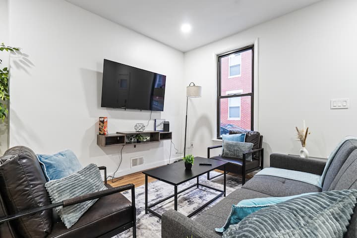 Near Stadium 2 Bdrm House W/ Fire Pit / Free Wifi - Pittsburgh, PA