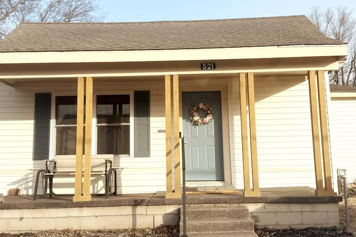 The Vintage Rose Cottage - Broken Arrow, OK