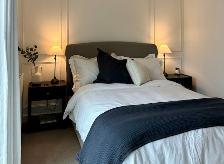 Lambert Place - Thames Ditton