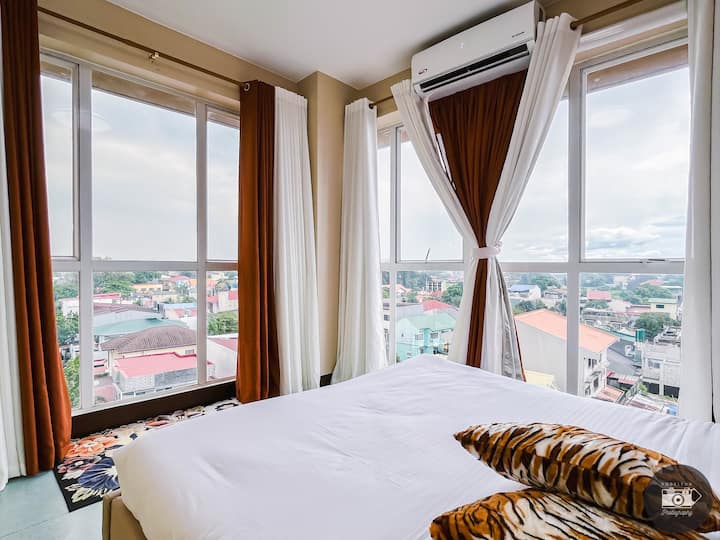 2br W/ Balcony Penthouse, Free Pool, Gym, Billiard - Muntinlupa