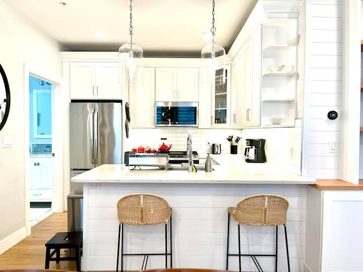 Luxury Duplex W/ Private Parking - Malden