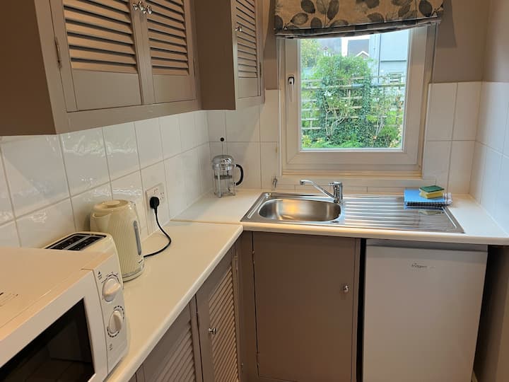 Coombe Cottage - Kingston upon Thames