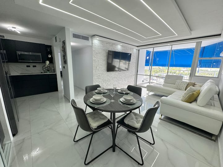 Beachfront  2 Bdrm ~ Walk To Eat ~ W/d ~ King Bed - Puerto Rico