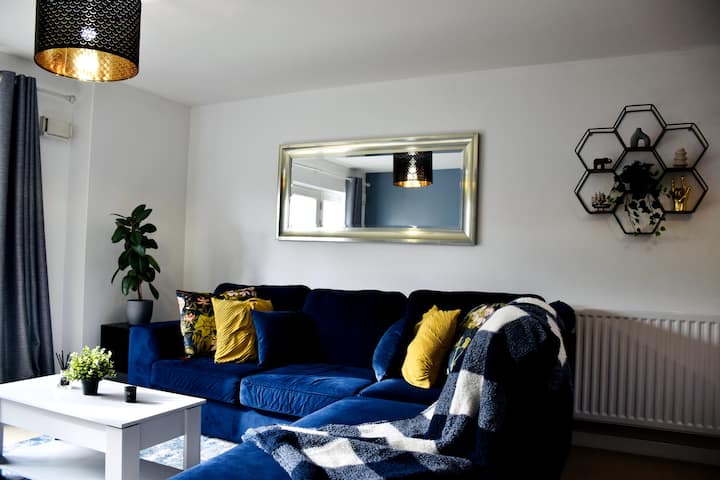 Luxurious & Spacious 2 Bed Flat In Milton Keynes - Milton Keynes