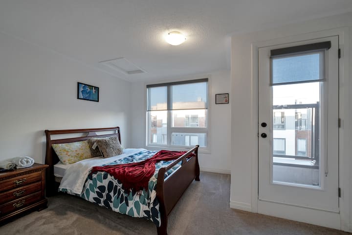 Prestige2_1bedroonearuoitbalcony - Oshawa